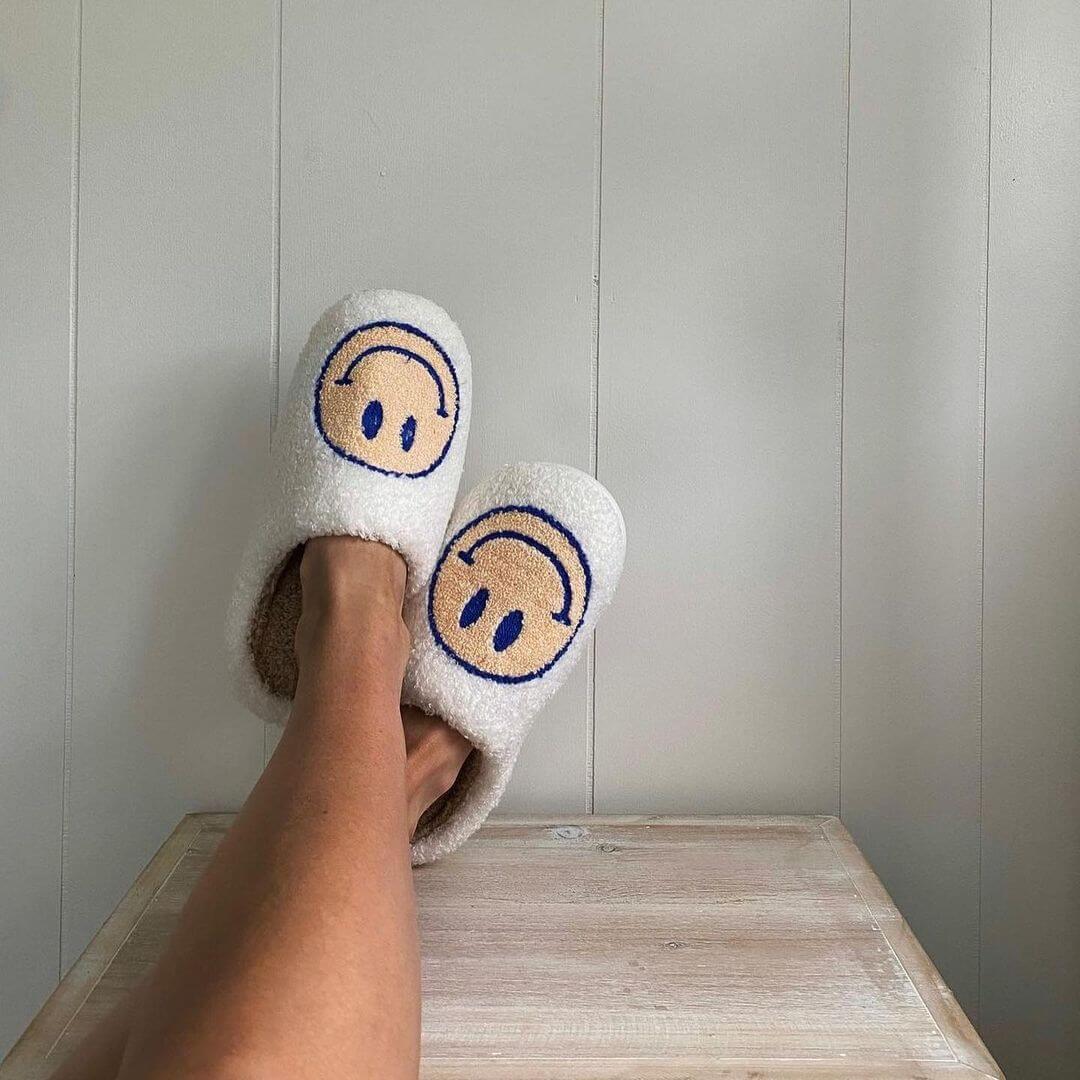 Smiley Face Slippers – Liv True Boutique